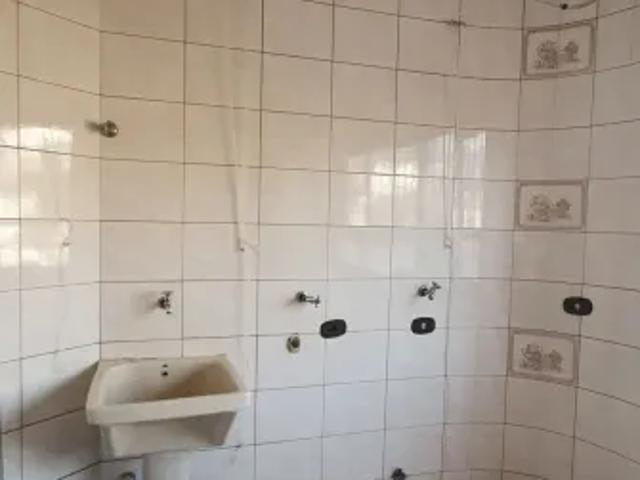 Sobrado com Três Casas nos Fundos