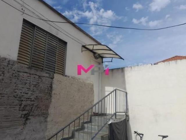 SOBRADO COM TRÊS CASAS À VENDA NO CENTRO DE JUNDIAI/SP