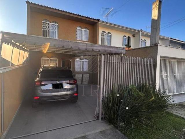 Sobrado com três quartos a venda no Guaira