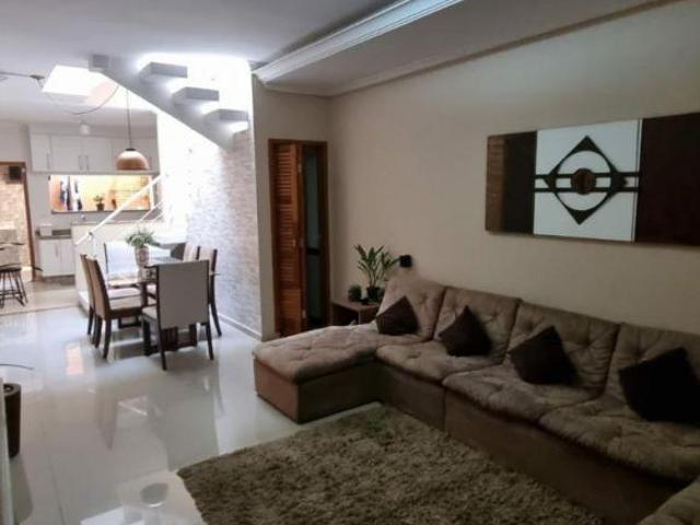 SOBRADO COM TRÊS SUÍTES, NO MELHOR DA VILA MARARI!