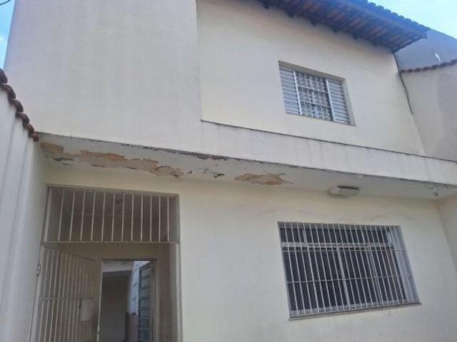 Sobrado com um quintal RARO em Guarulhos: Liberdade, espaço e conforto