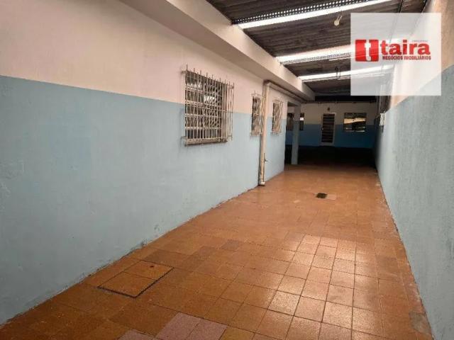 Sobrado com várias salas/ Vagas / Espaços amplos