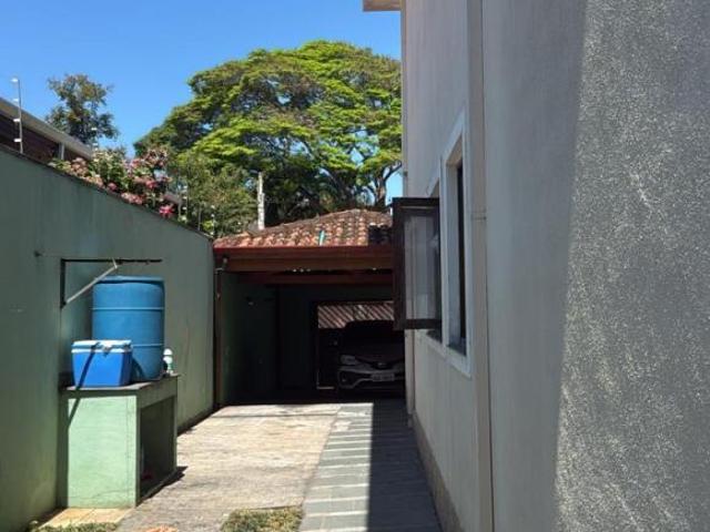 SOBRADO COM VARANDA