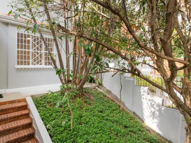 Sobrado com vista eterna para o verde – Pacaembu ZCOR 1 – Baixou R$ 100 mil