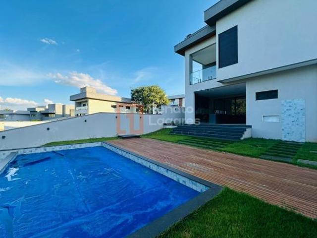Sobrado com vista para mata e lazer completo no Condomínio do Lago