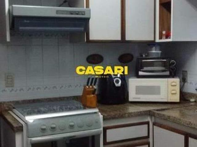 Sobrado com acabamento de alto padrão, suíte master com closet e banheira de hidromassagem
