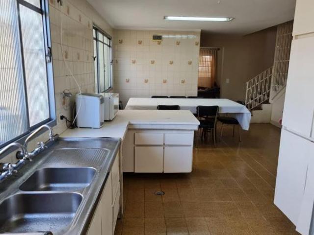 SOBRADO COM AMPLO ESPAÇO INTERNO NA VILA SÃO FRANCISCO SP
