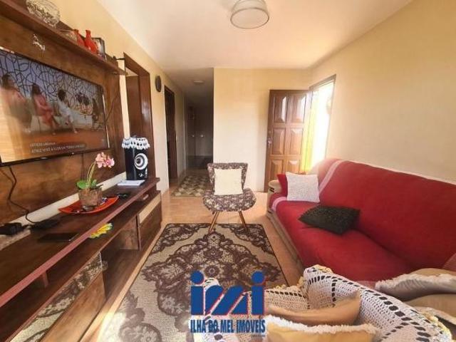 Sobrado com apartamento e kitnet em Guaratuba