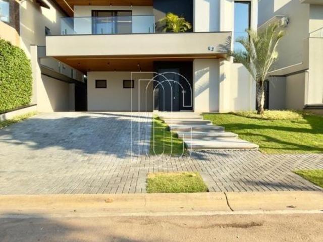 SOBRADO COM ARQUITETURA IMPONENTE, 5 SUÍTES E PISCINA, LOCALIZADO NO CONDOMÍNIO IBIARAM 1 NA CIDADE