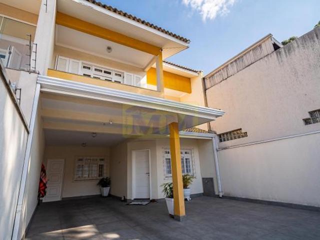 Sobrado com ático à venda – Amplo, confortável e pronto para morar!