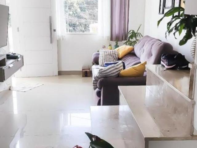 SOBRADO COM ÁTICO SEMI MOBILIADO NA REGIÃO SANTA CÂNDIDA