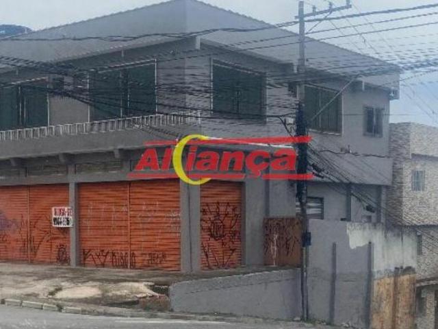 Sobrado com casas alugadas e Salão comercial