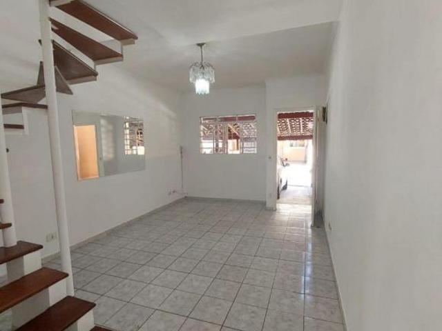Sobrado com Churrasqueira e 2 Vagas em Condomínio Fechado | Residencial Califórnia