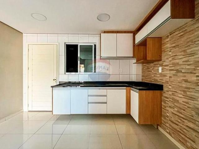 Sobrado com cozinha sob medida