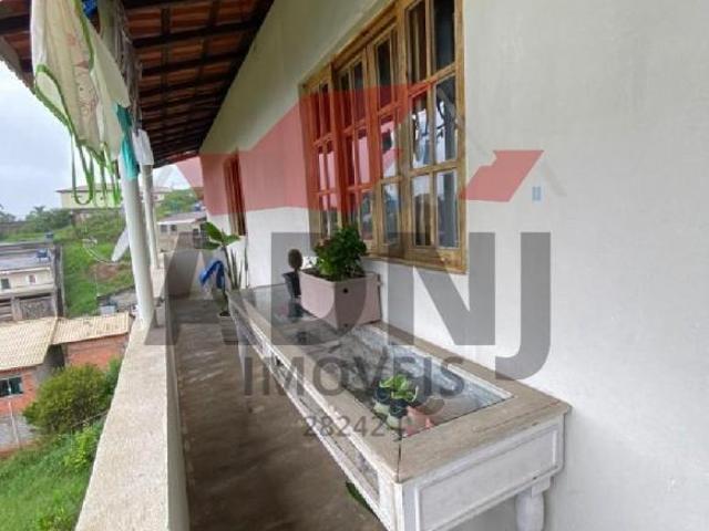 Sobrado com duas casas em São Lourenço da Serra