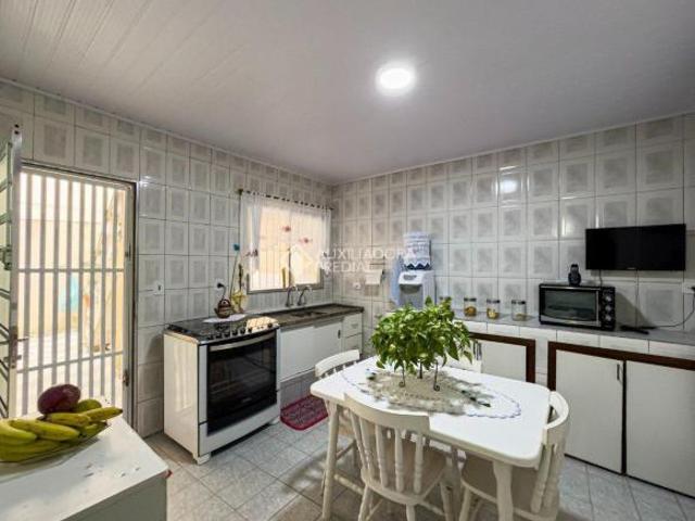 Sobrado com duas casas independentes à venda na Vila Junqueira, em Santo André!