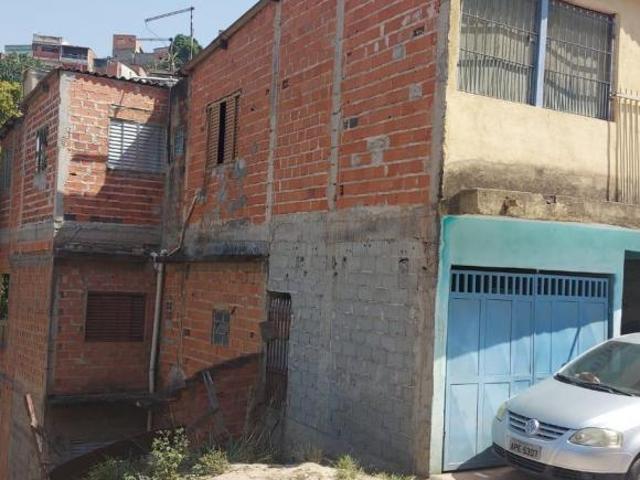 Sobrado com duas casas independentes e ponto comercial