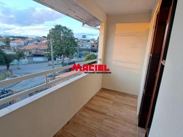 Sobrado com Duas Casas Independentes no Campos de São José Financiável e Documentação Completa