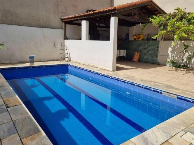 Sobrado com duas residências independentes
