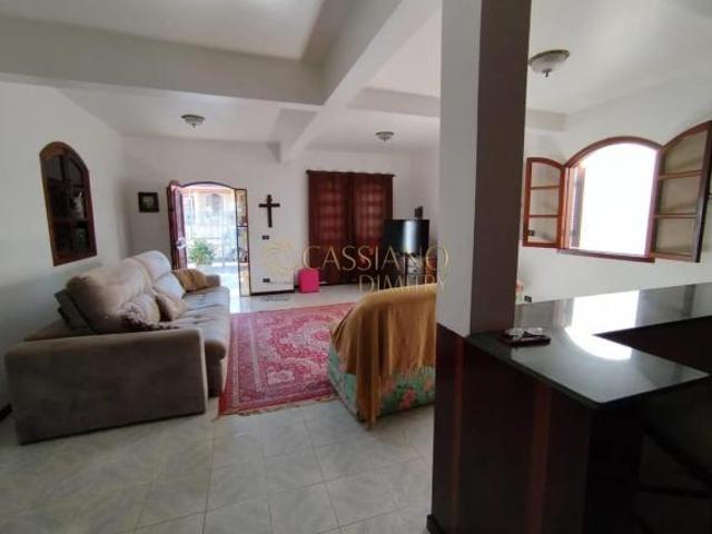 Sobrado com edícula à venda de 327m² | 04 dormitórios, 02 suítes e 04 vagas de garagem | Jardim das