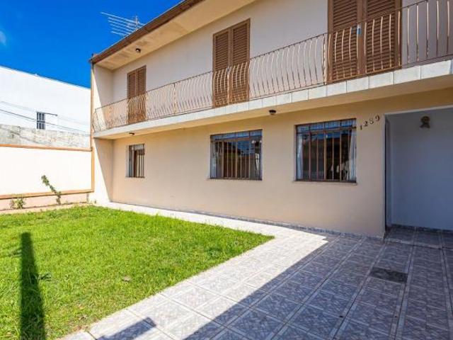 Sobrado com entrada independente, 4 quartos e 3 vagas Boa Vista