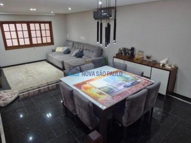 Sobrado com espaço gourmet| 4 vagas| Bairro Campo Grande