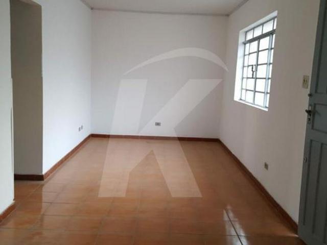 Sobrado com Excelente Potencial de Renda ? 2 Entradas Independentes e 2 Vagas de Garagem