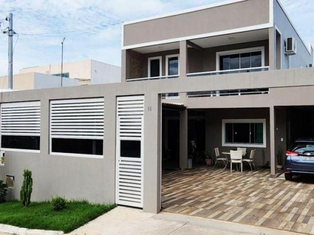 SOBRADO COM FINO ACABAMENTO
