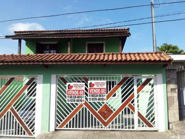 SOBRADO COM FINO ACABAMENTO, PRÓXIMO A AV. CUPECÊ