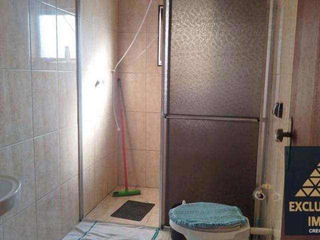 SOBRADO COM GARAGEM PARA UM AUTOMOVEL E NA LATERAL DO TERRENO GARAGEM OPARA ATÉ 1 CAMINHÃO