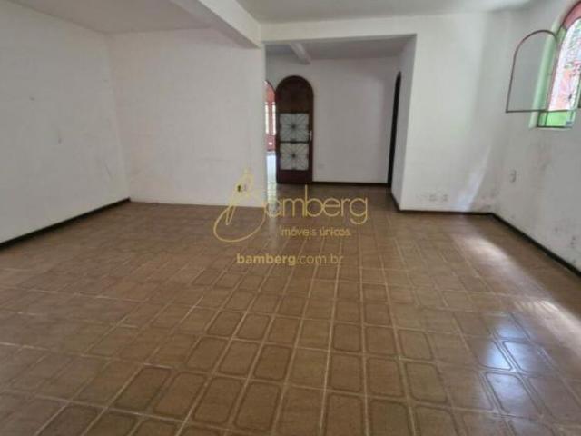 SOBRADO COM GRANDE POTENCIAL COM PISCINA E QUINTAL,PARA MODERNIZAR !