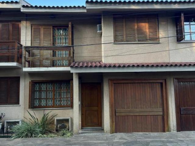 Sobrado com Hidromassagem e Quiosque à Venda em Novo Hamburgo
