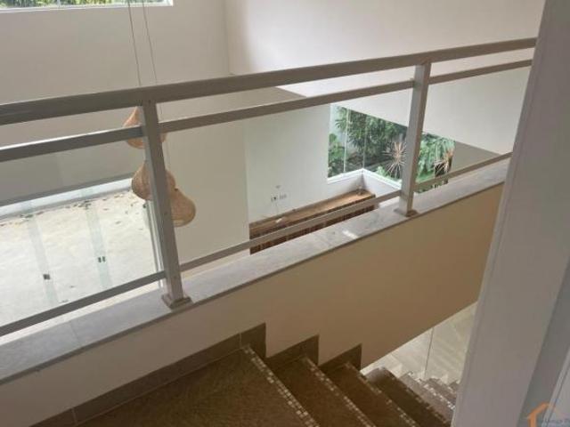 Sobrado com jacuzzi e sacada em ubatuba