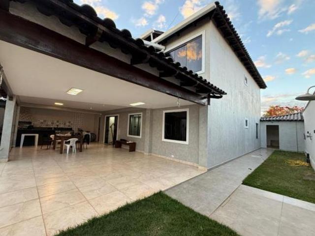Sobrado com Lazer Completo, 4 Quartos e Vista Livre no Residencial Santos Dumont