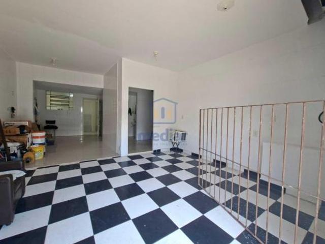 Sobrado com loja comercial no térreo + Apartamento de 01 dormitório parte superior