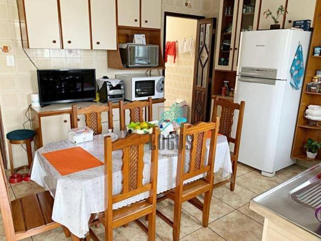Sobrado com ótima disposição de 199m² composto por 2 dormitórios, à venda por R$ 620.000 Planalto