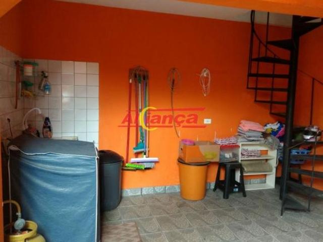 Sobrado com ótima localização no Parque Continental I