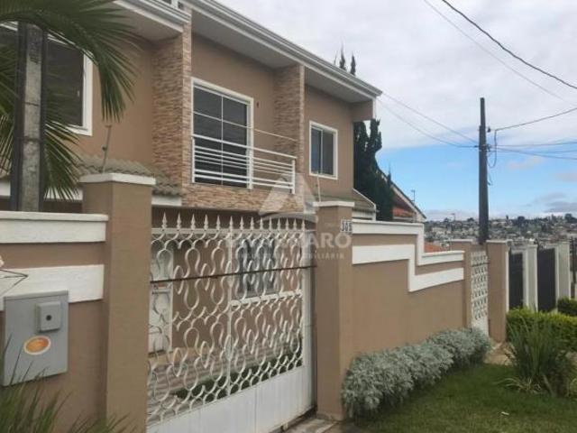 Sobrado com Piscina no Bairro Neves