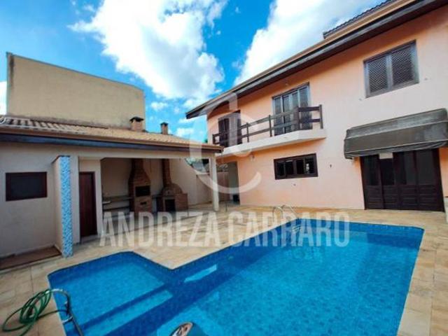 Sobrado com Piscina no Condomínio Constantino Matucci em Sorocaba