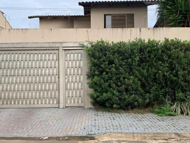 SOBRADO COM PISCINA NO VILLAGE VENEZA Sobrado com 4 Quarto s por R$ 1300000.00 no setor Village Ven