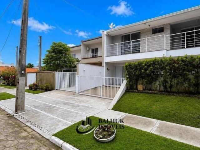Sobrado com piscina Atami
