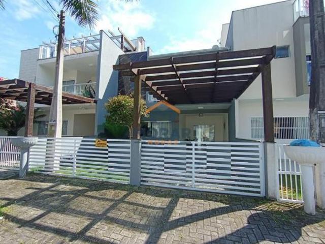 Sobrado com Piscina a 100m do mar