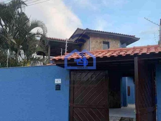 Sobrado com piscina à Venda a apenas 30m da praia do Porto Novo em Caraguatatuba, SP
