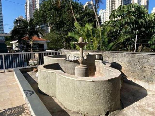 Sobrado com Piscina à Venda em Campo Belo