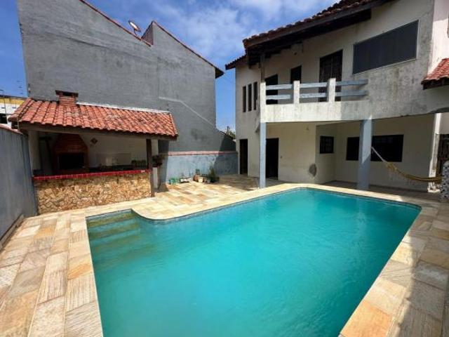 Sobrado com Piscina à Venda no Bairro Tupy em Itanhaém 110m da Praia