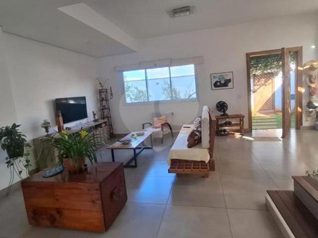 Sobrado com Piscina à Venda no Terras de Treviso – Piracicaba/SP
