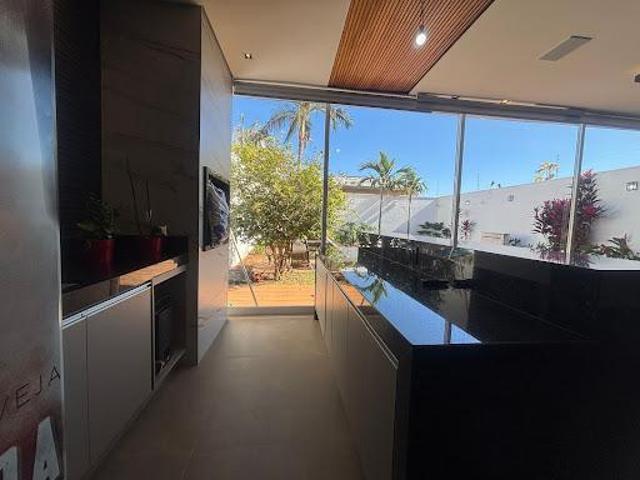 Sobrado com Piscina Aquecida e 4 Suítes Jardim Karaíba Itapema Sul