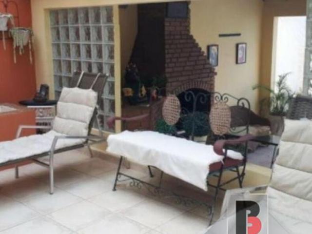 Sobrado com piscina, churrasqueira água Rasa