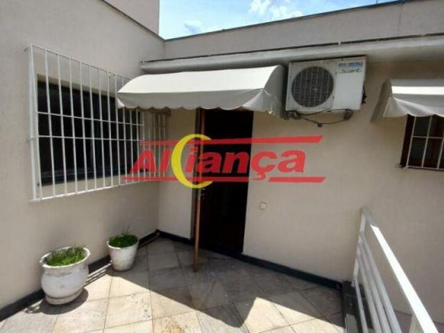 SOBRADO COM PISCINA. COM 5 DORMITÓRIOS, ALTO PADRÃO sendo 2 suítes