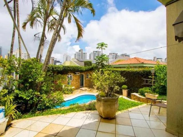 Sobrado com Piscina e 04 Quartos à venda, 352m² por R$ 1.600.000,00 no bairro Paraíso Santo André/